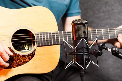 Mic Stuff: 7 Critical Tips on How to Mic an Acoustic Guitar - MXL Mics