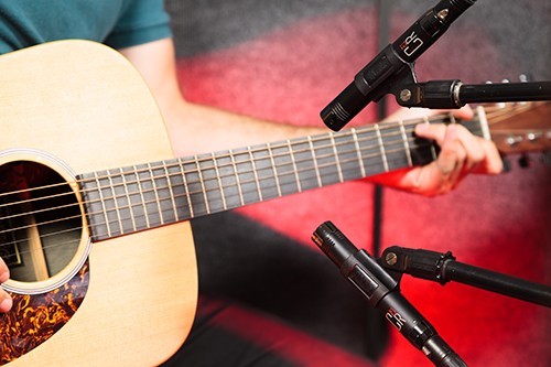 Mic Stuff: 7 Critical Tips on How to Mic an Acoustic Guitar - MXL Mics