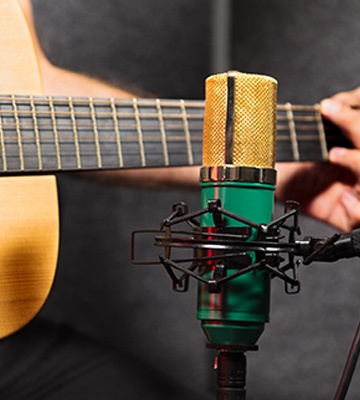Mic Stuff: 7 Critical Tips on How to Mic an Acoustic Guitar - MXL Mics